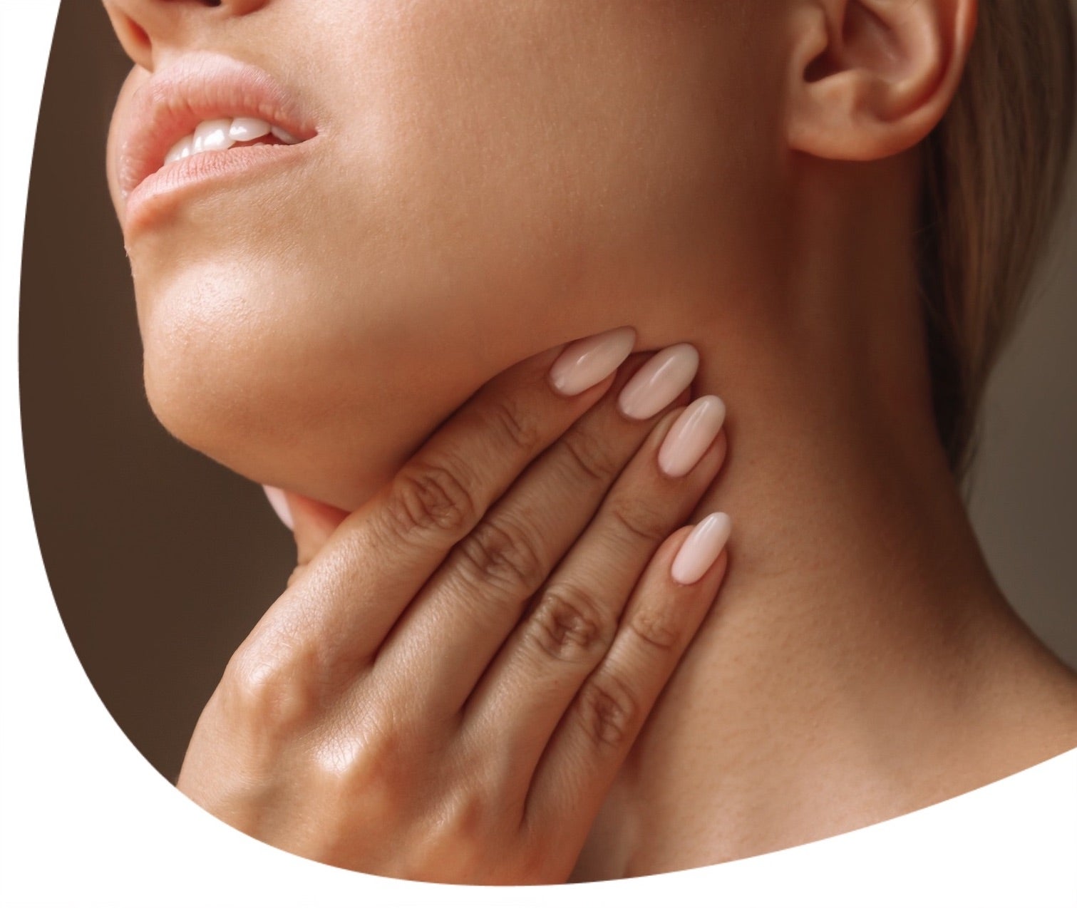 Weiße Punkte im Rachen – Symptome, Ursachen und Behandlung | meridol®